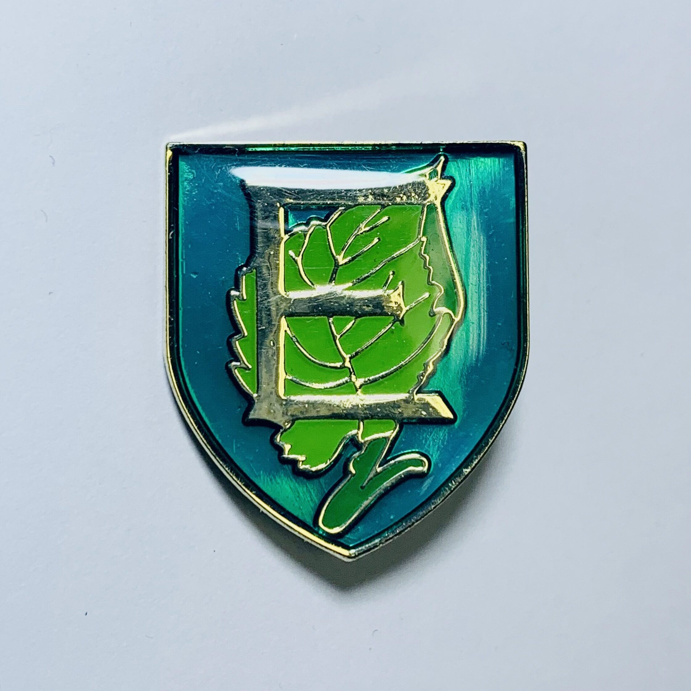 TYTHERINGTON LAPEL BADGE - ELM | ClassworX